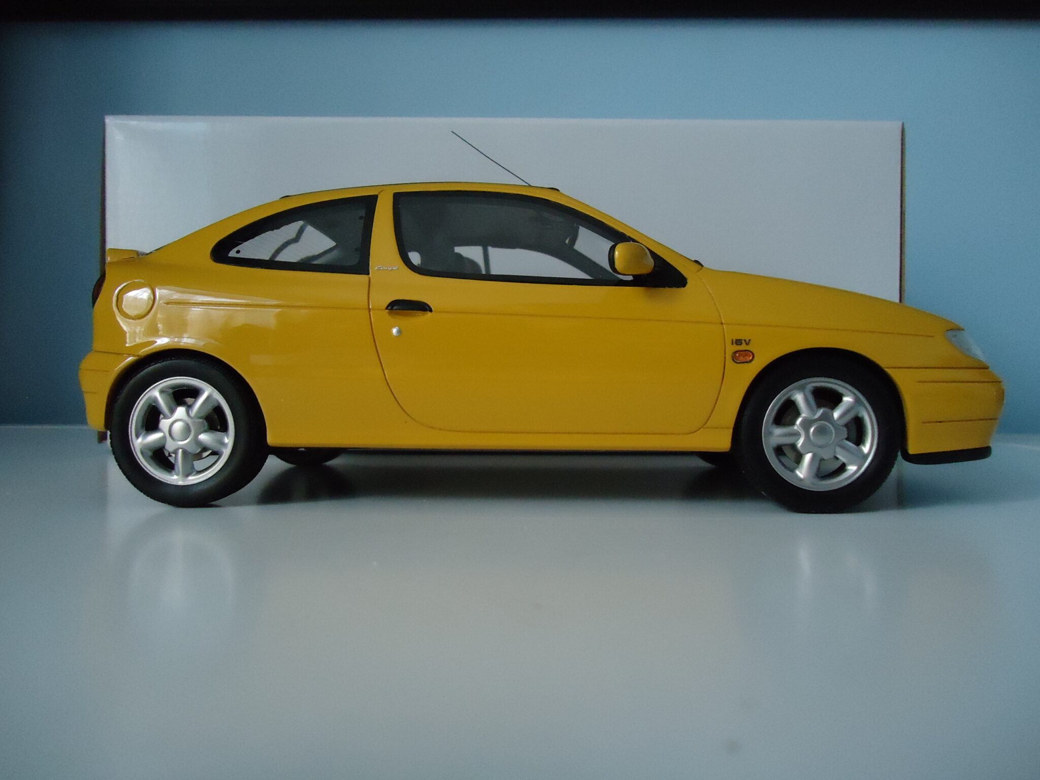 Renault Megane MK1 Coupe 2.0 16v OTTO 1:18 Scale OT343 | Dazsmodels