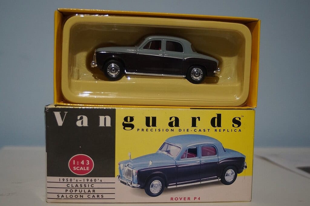 Vanguards Rover P4 Grey / Burgundy VA19005 1:43 Scale