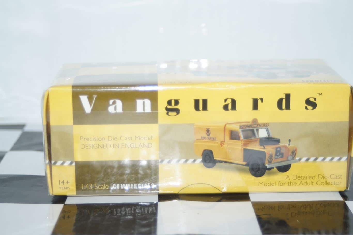 Vanguards Land Rover Series 2 AA Motorway Patrol VA07612 1:43 Scale