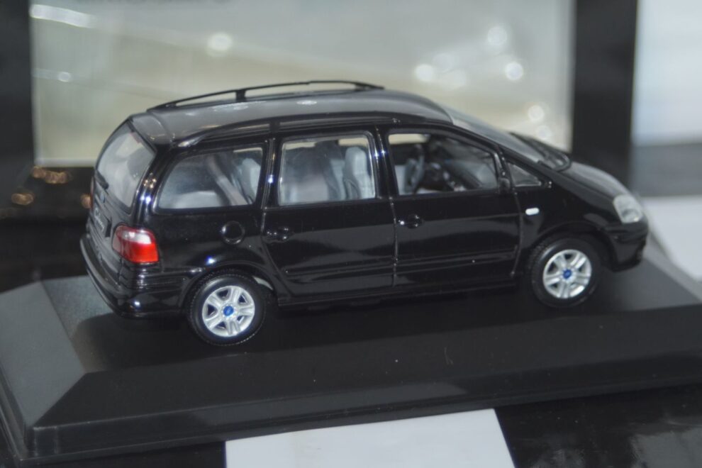 Minichamps Ford Galaxy 2000 Black LHD 1:43 Diecast