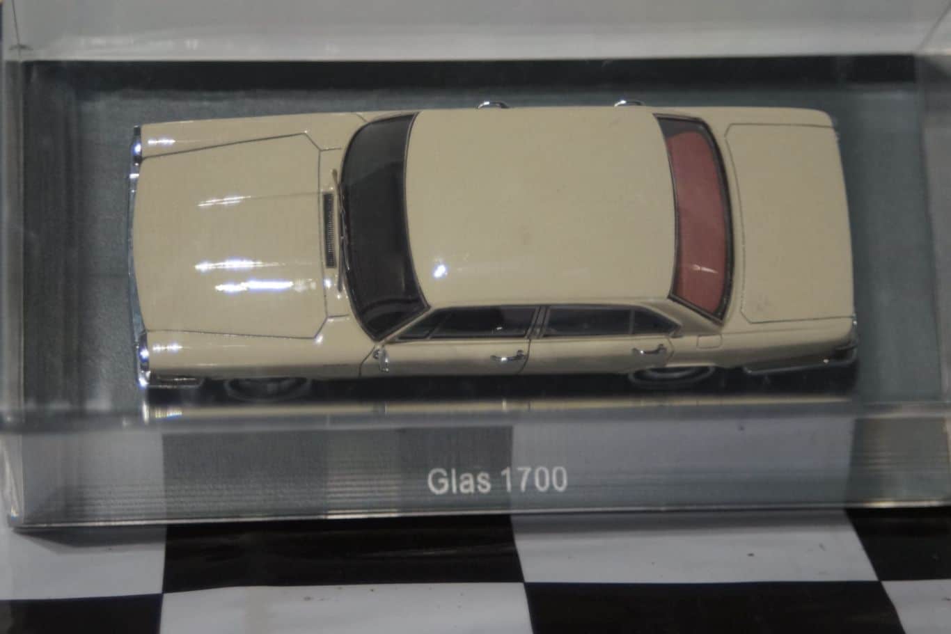 NEO Models Glas 1700 Beige NEO44226 1:43 – Dazsmodels