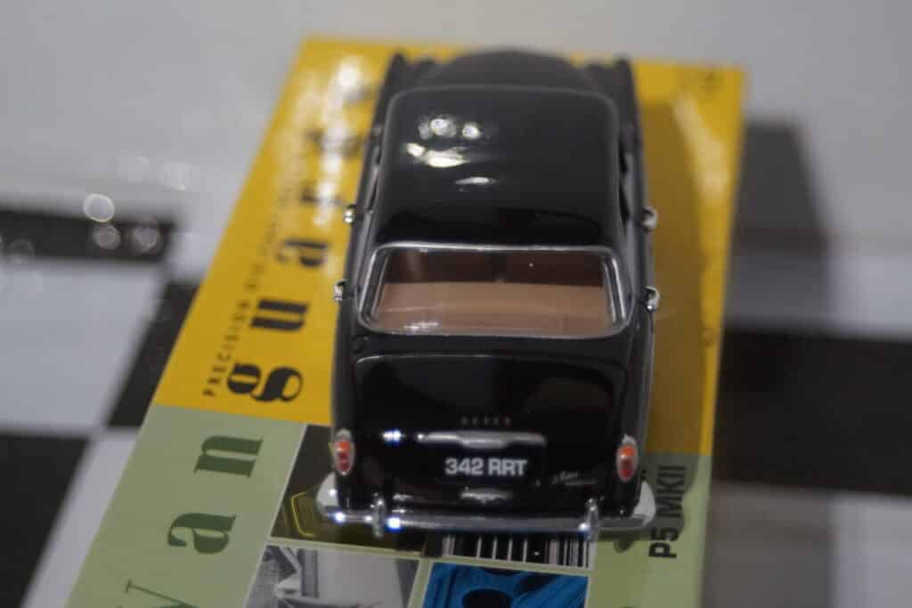 Vanguards Rover P5 MK11 Black RC1002/1 1:43 Scale