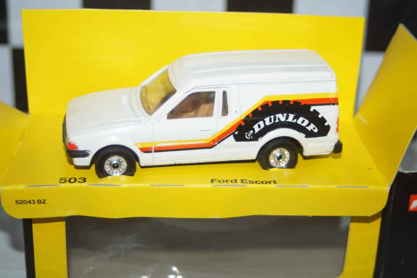 Corgi Ford Escort Van Dunlop White 1:36th 503